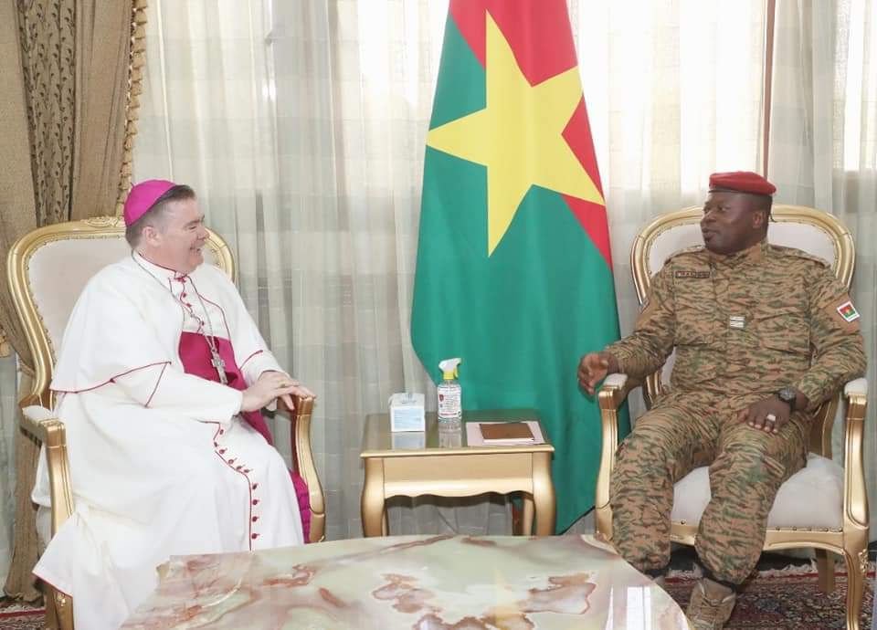 Situation nationale : le Nonce apostolique porte le message de soutien ...