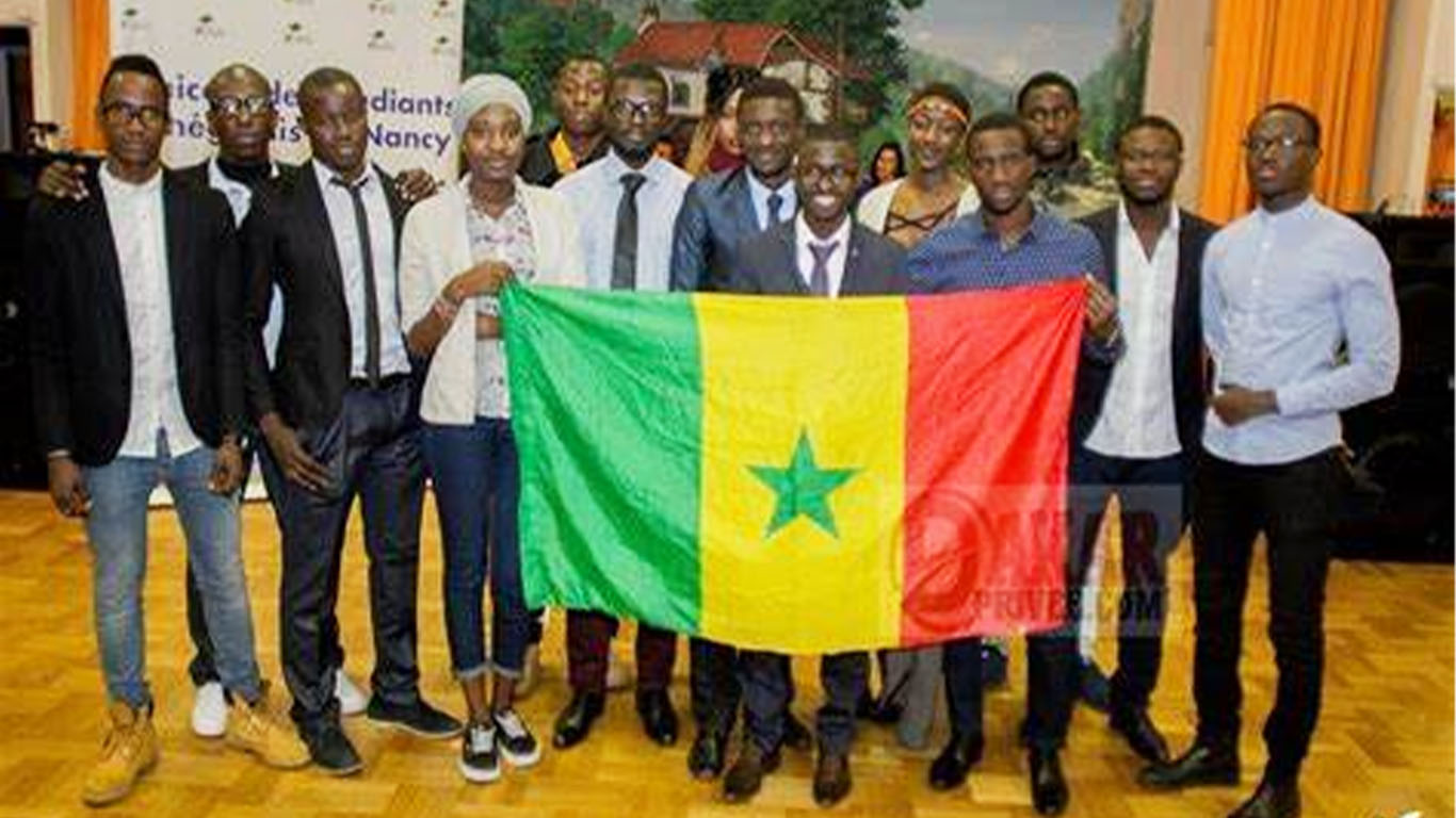 Partis en voyage d’études en France, 13 étudiants de IAM Dakar prennent ...