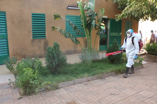 Lutte contre la dengue au Burkina: une pulvérisation par drone dans les ...