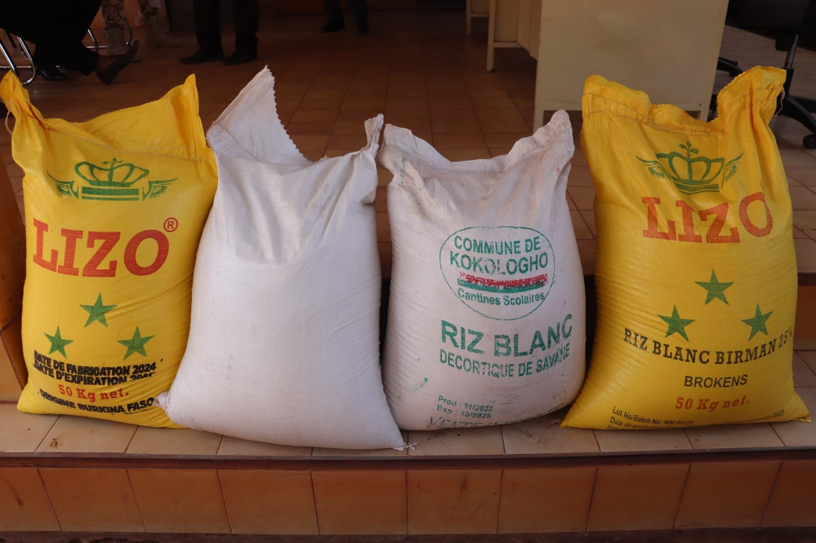 Bobo-Dioulasso : plus de 400 sacs de riz destinés à la cantine scolaire ...