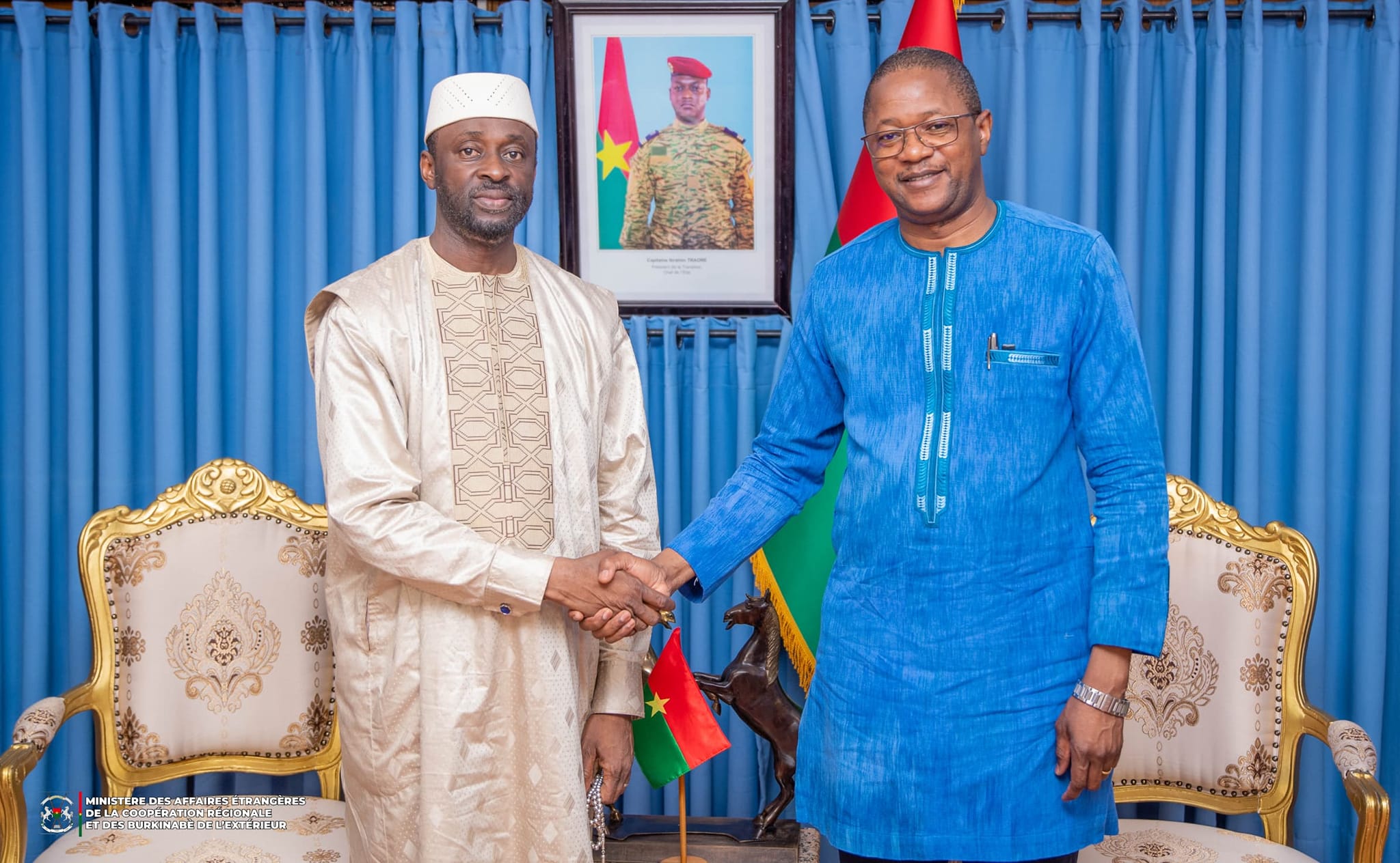 Présidium de la FAIB : le président Cheick Sidi Mohamed MAIGA II se ...