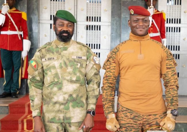 Niger: le Colonel Assimi Goïta et le Capitaine Ibrahim Traoré élevés à ...